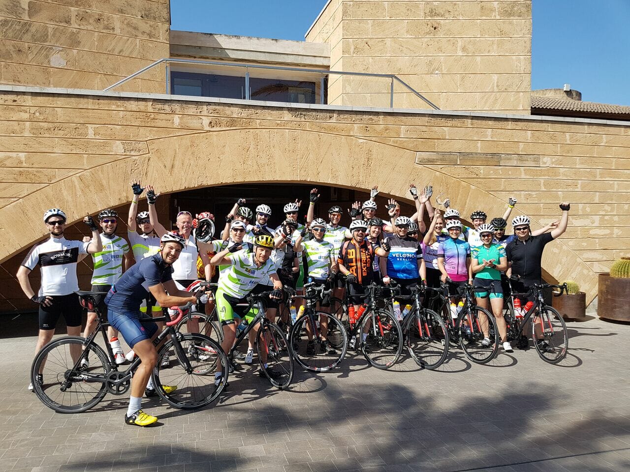 Leiden(schaft) verbindet! Oder: Wie aus 29 verschiedenen Triathleten ...